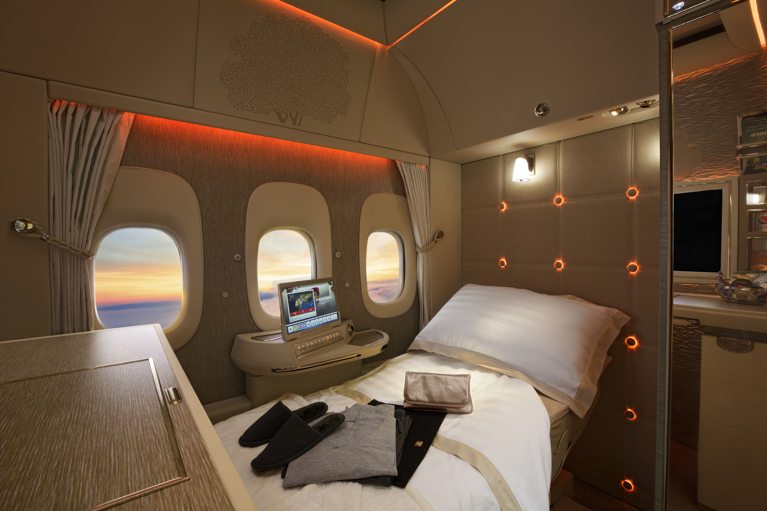 Emirates presenta sus suites privadas de First Class inspiradas en ...