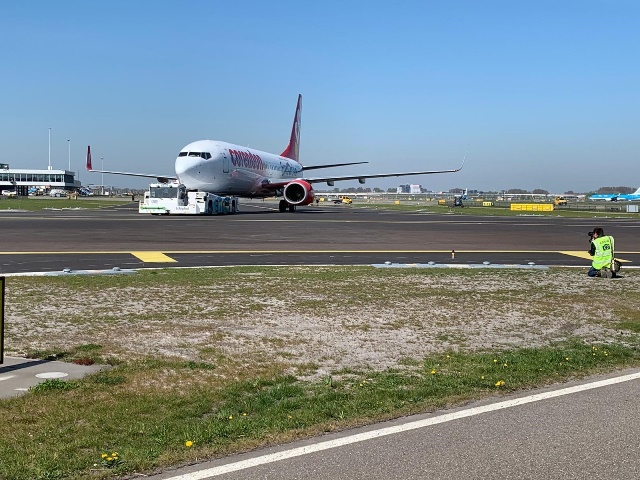 El TaxiBot de IAI en los aeropuertos de Amsterdam/ Schiphol y Bangalore ...