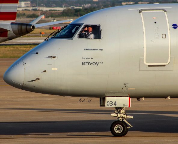 Envoy Air, filial de American Airlines, compra otros tres Embraer 175 y ...