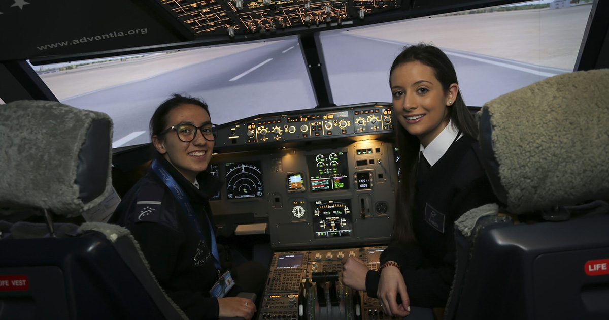 El Grado en Piloto en Salamanca arranca con récord alumnas - Noticias ...