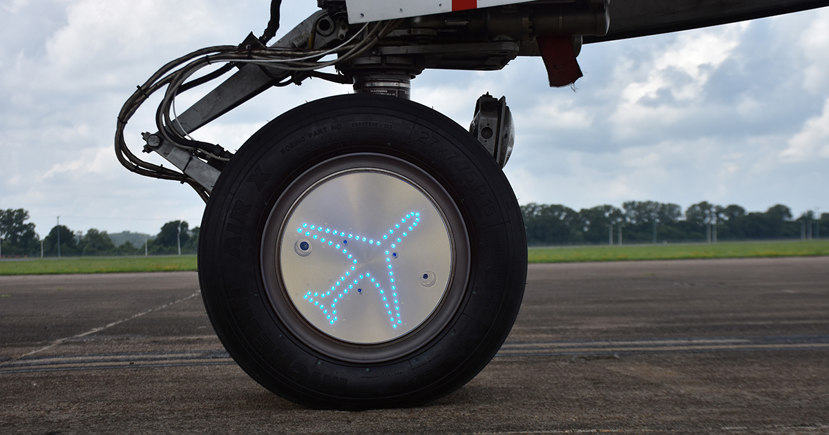 Vueling moverá sus aviones en tierra sin usar los motores con WheelTug ...