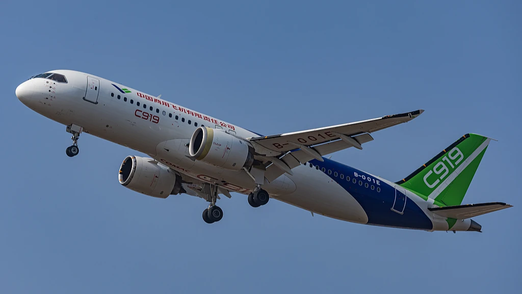 COMAC C919 aumenta producción y desafía a Airbus y Boeing en el mercado - Noticias Airline92 ...